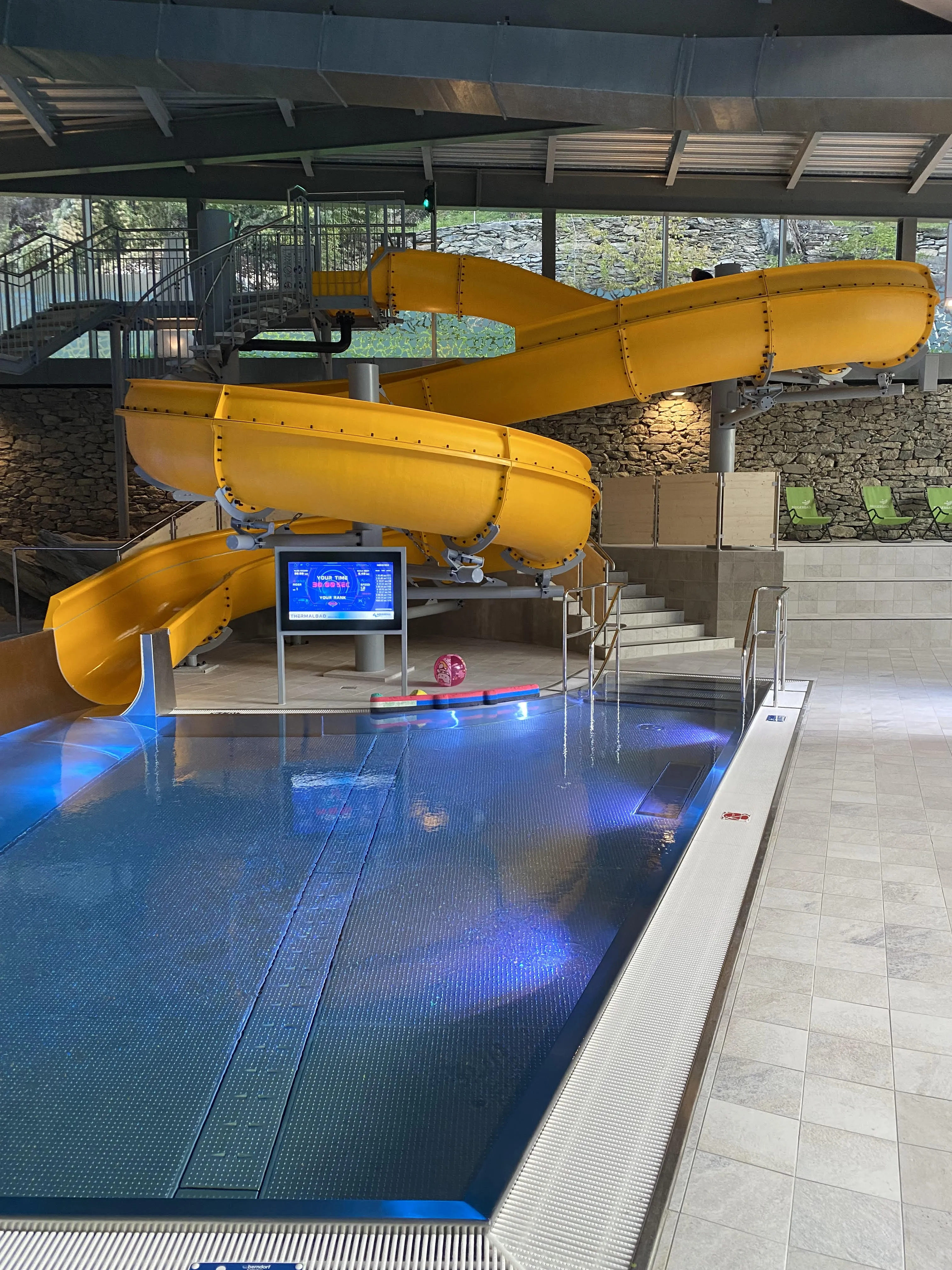 Kids Splash | An indoor pool with slide for your kids · Brigerbad